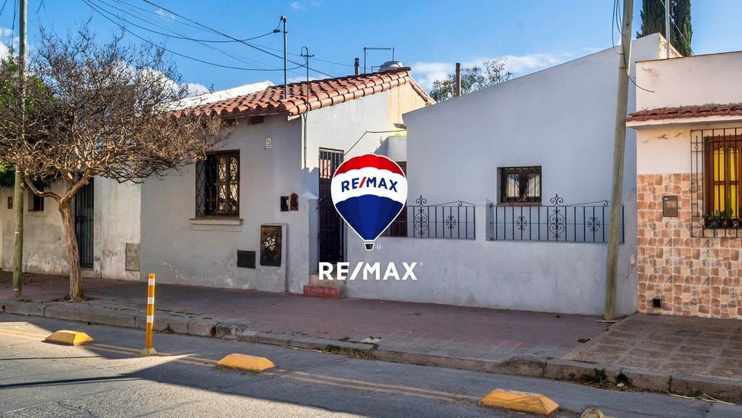 Casa en venta 8 ambientes en Macrocentro. Villa Soledad. J.a. Fernández ...