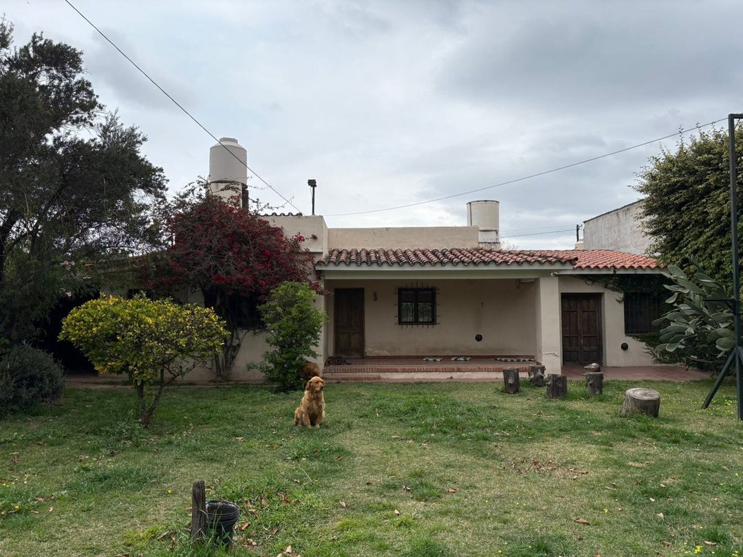Casa en venta 5 ambientes en René Bracamonte 6000, Granja de Funes ...
