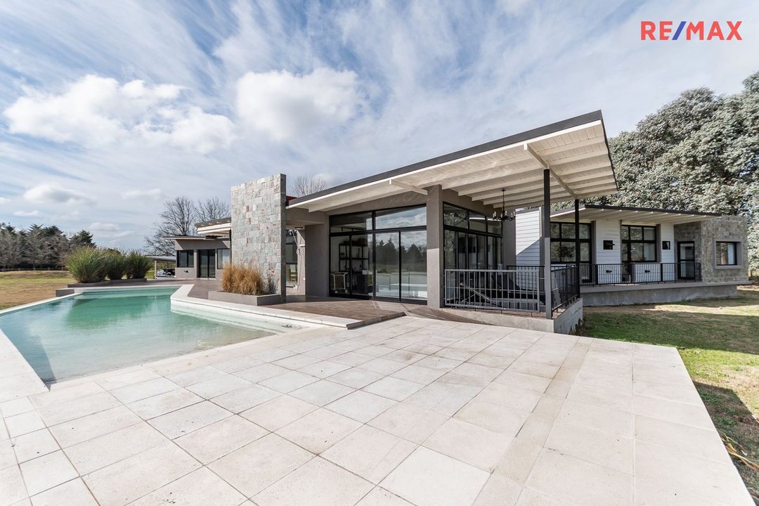 Casa en venta 8 ambientes en Rp 0, Loma Escondida, Torres, Lujan ...