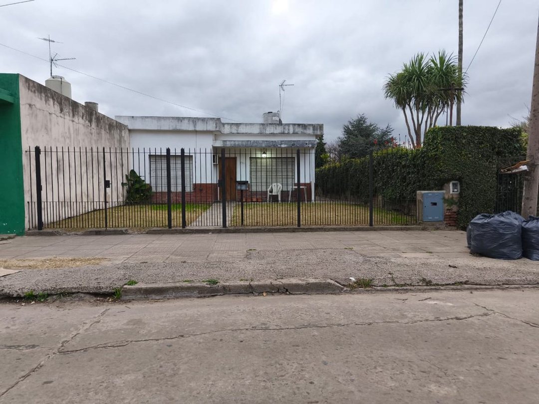 Casa en venta 3 ambientes en Víctor Hugo 700, Libertad, Merlo, Buenos Aires